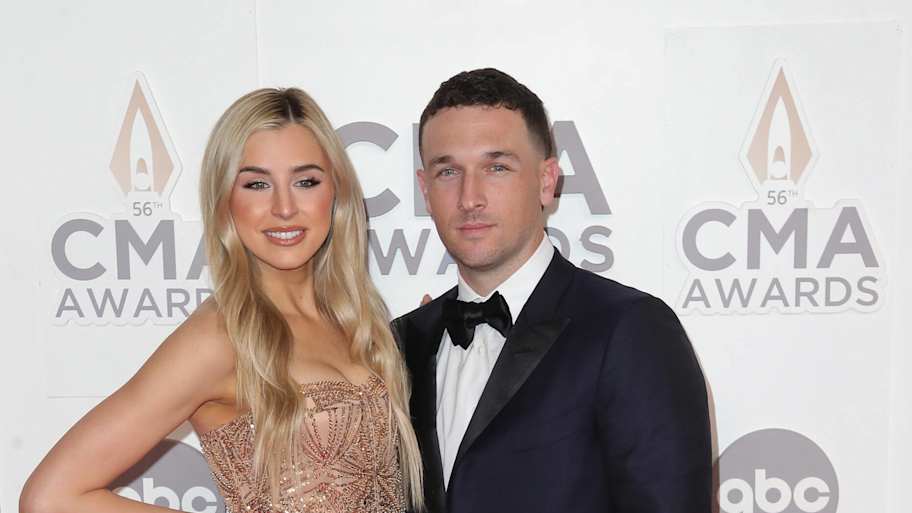 Alex Bregman's wife Reagan steals spotlight with stunning look for Cubs ...