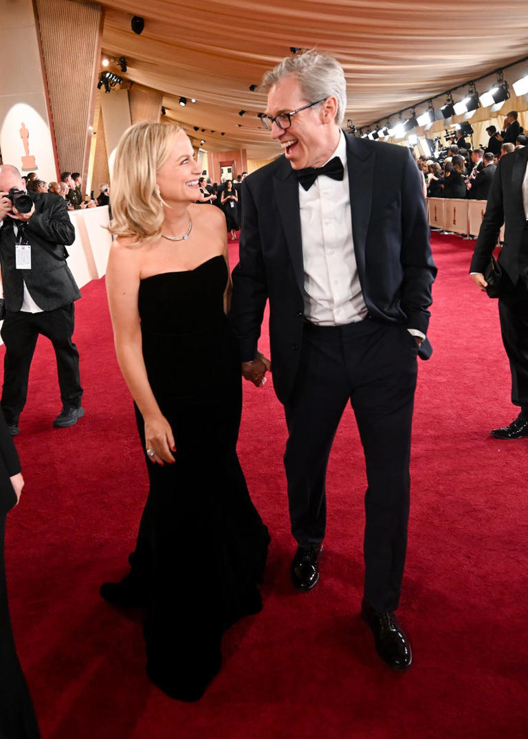 How Amy Poehler’s podcast may have led her to meeting her boyfriend ...