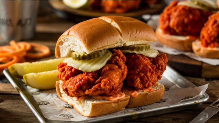 Where to find the best chicken sandwich in Nashville, according to reviews