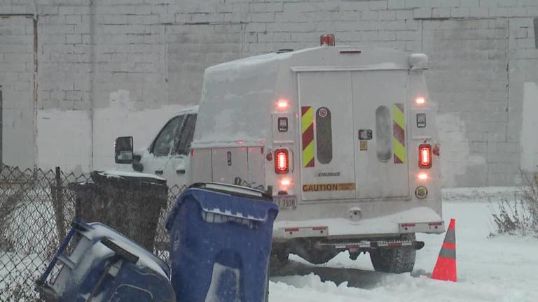 Driver crashes into gas line; homes evacuated in Cleveland