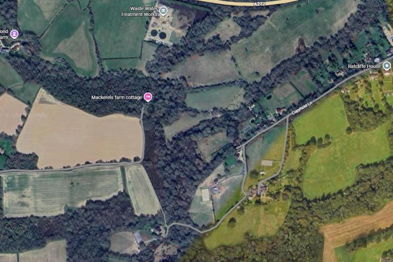 Footpaths closed due to two unsafe footbridges in West Sussex