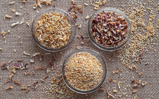 Quando descobri que dá para fazer alho e cebola em pó em casa sem ...