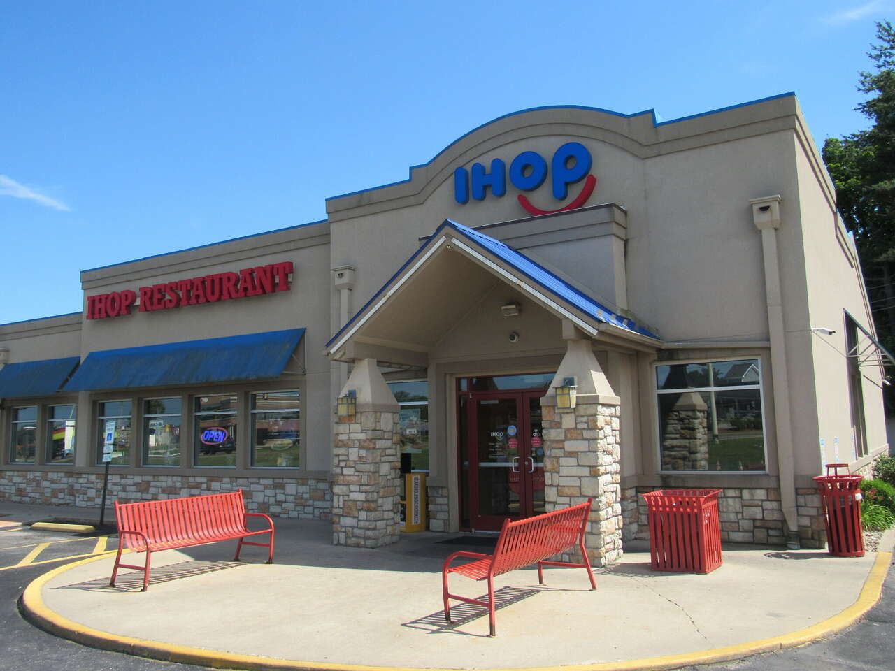 Alton’s only IHOP to close Jan. 25, leaving Riverbend with one ...