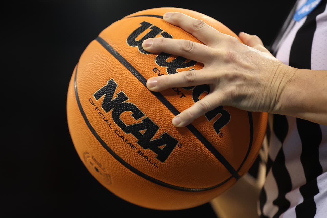 Sports-betting allegations hit NCAA basketball as prosecutors charge 20