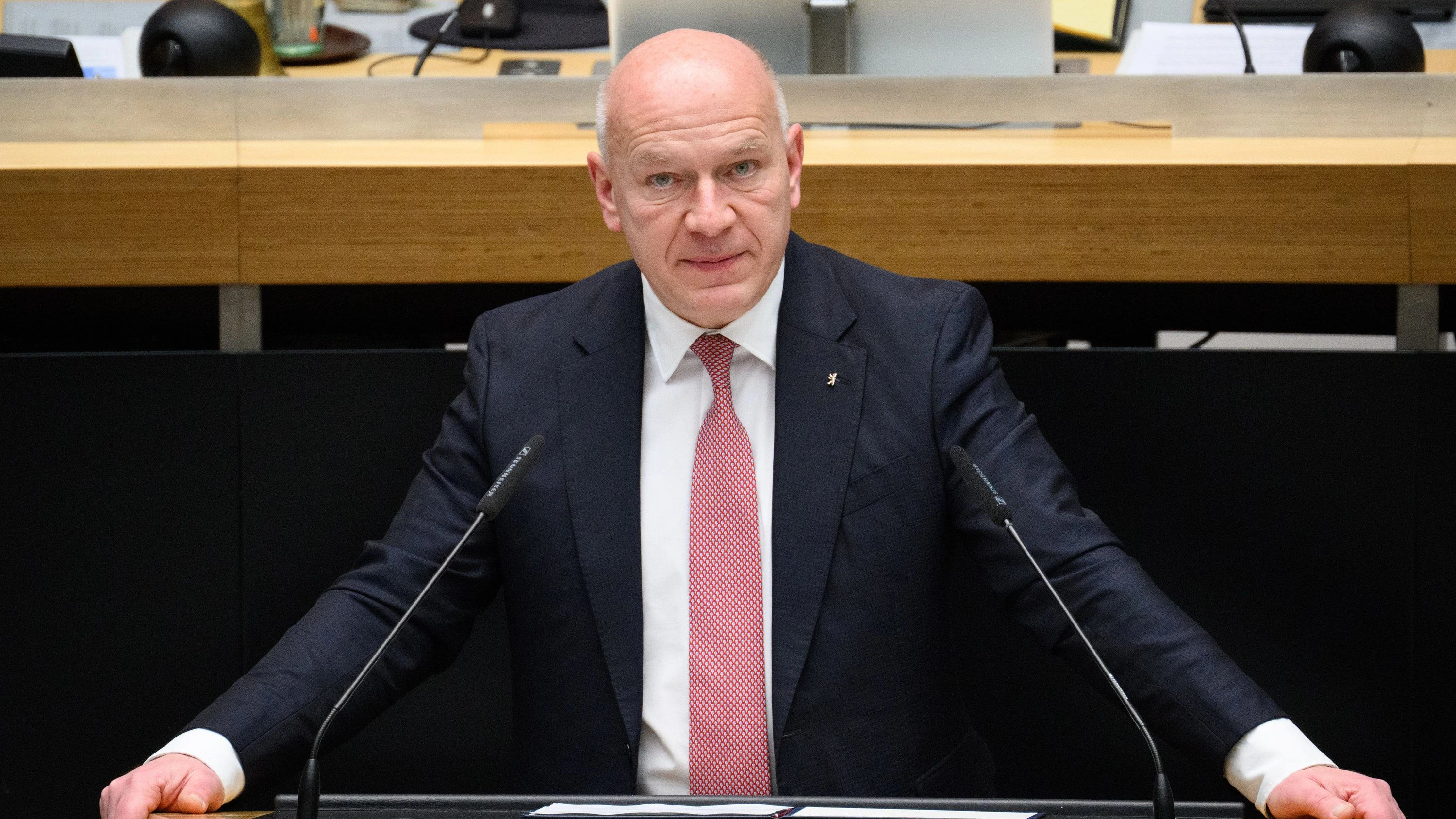 Regierungserklärung: Wegner will Gesetzesreform und entschuldigt sich nicht