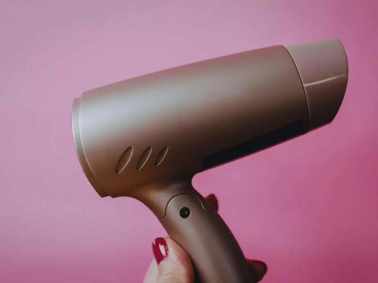 This is the easiest way to remove labels from your plastic containers