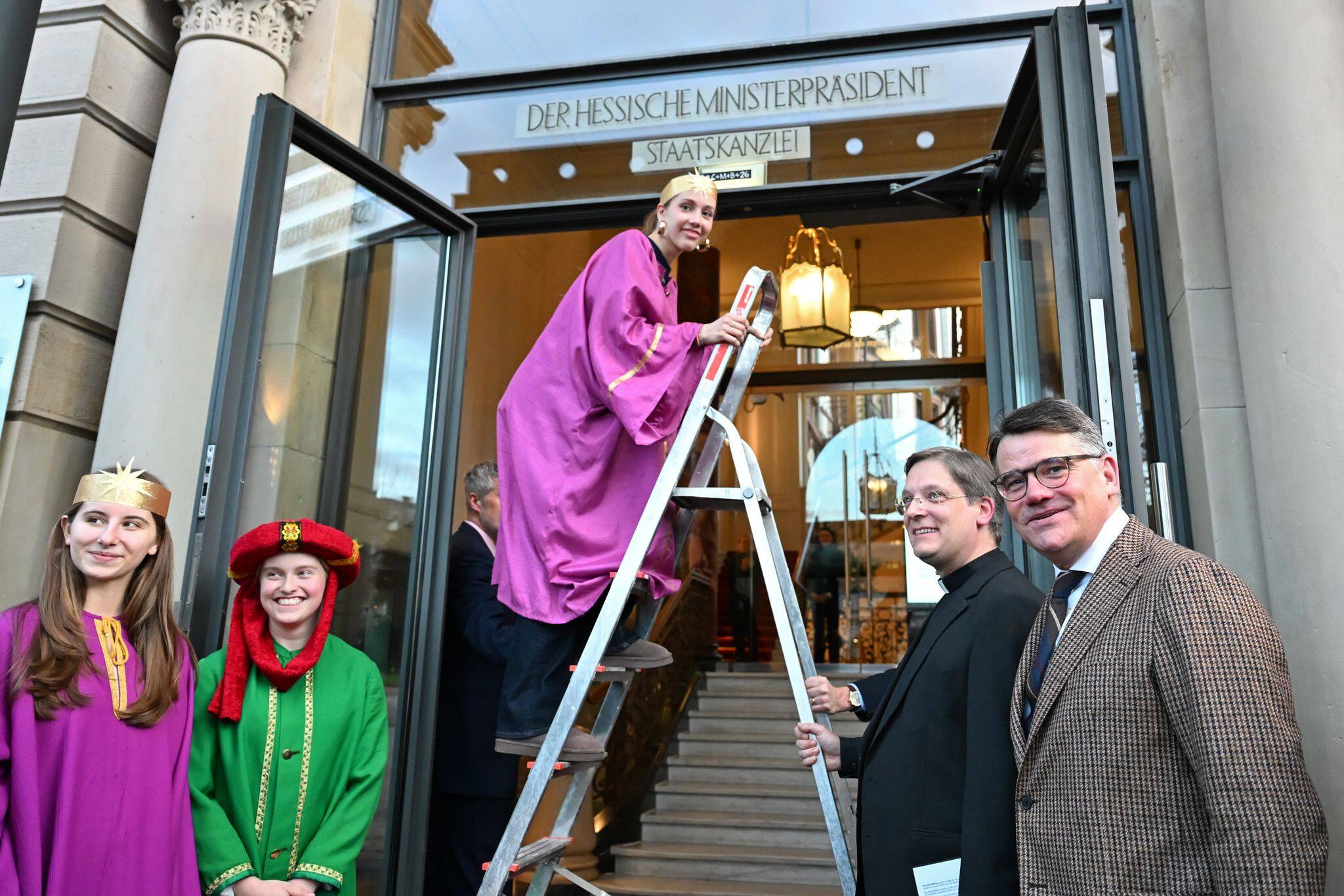 Sternsinger besuchen Landesvater - Aktion gegen Kinderarbeit