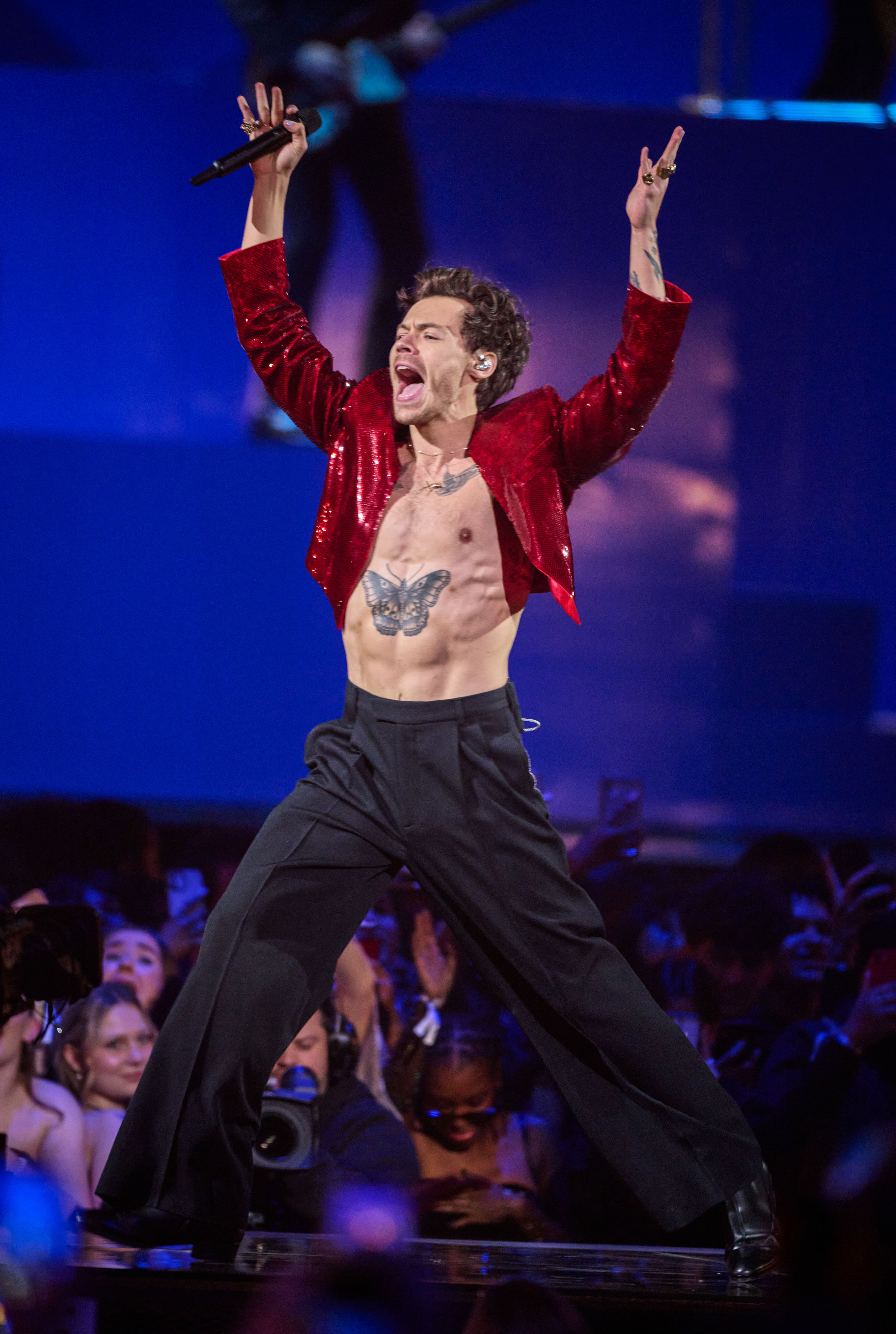 Harry Styles goes 'occasionally' disco with new album announcement ...