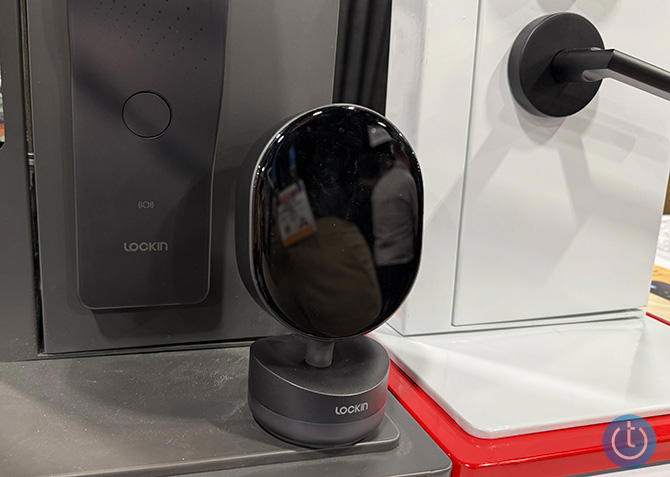 This smart lock keeps charged with infrared light