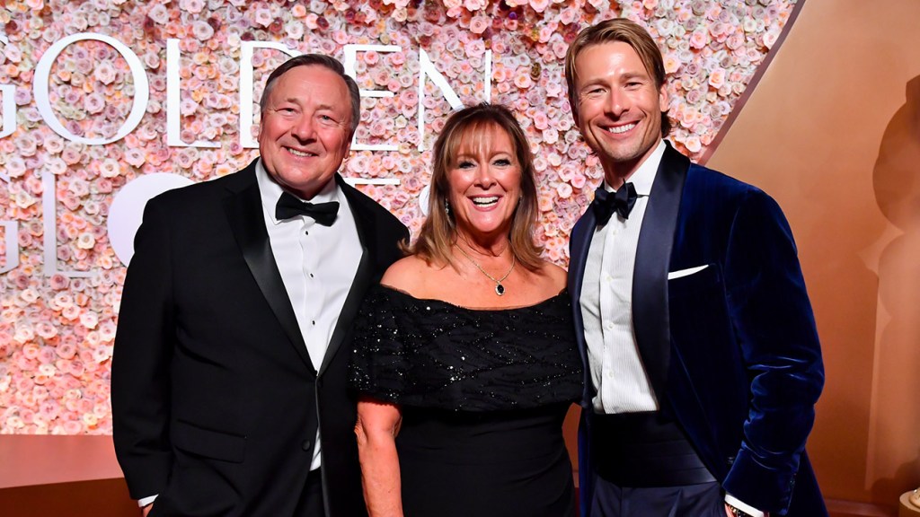 Why stars keep dragging their moms to the Golden Globes