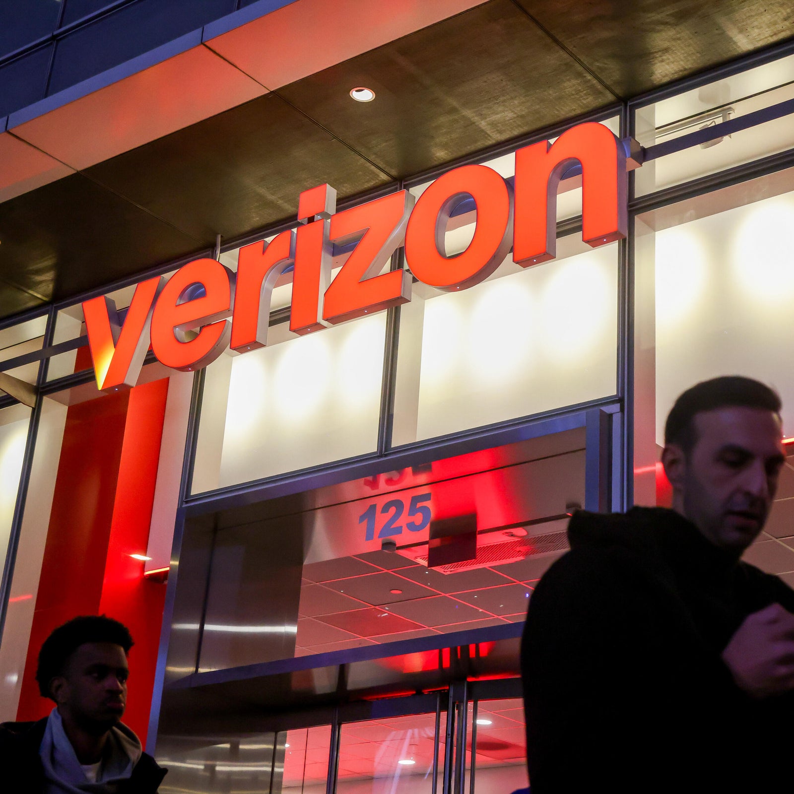 Verizon offers customers $20 credit for widespread outage