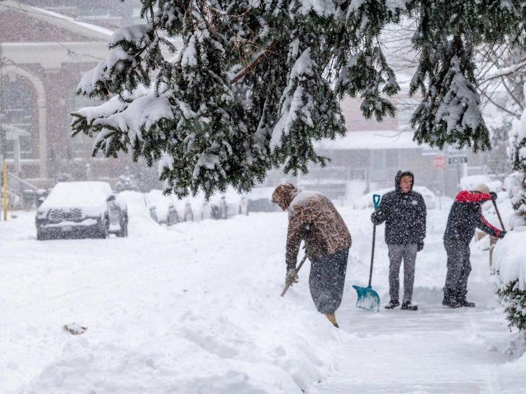 Toronto digging out after potentially record-breaking 22 centimetres of ...