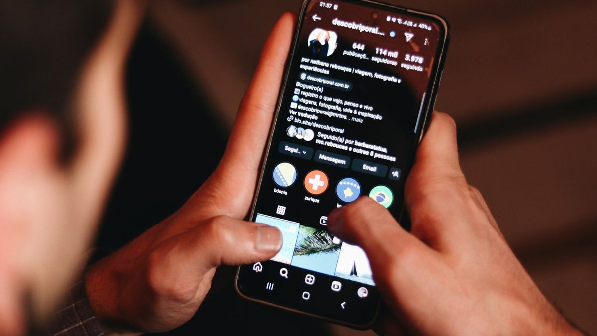 Practical guide to feeling confident in a long-distance relationship