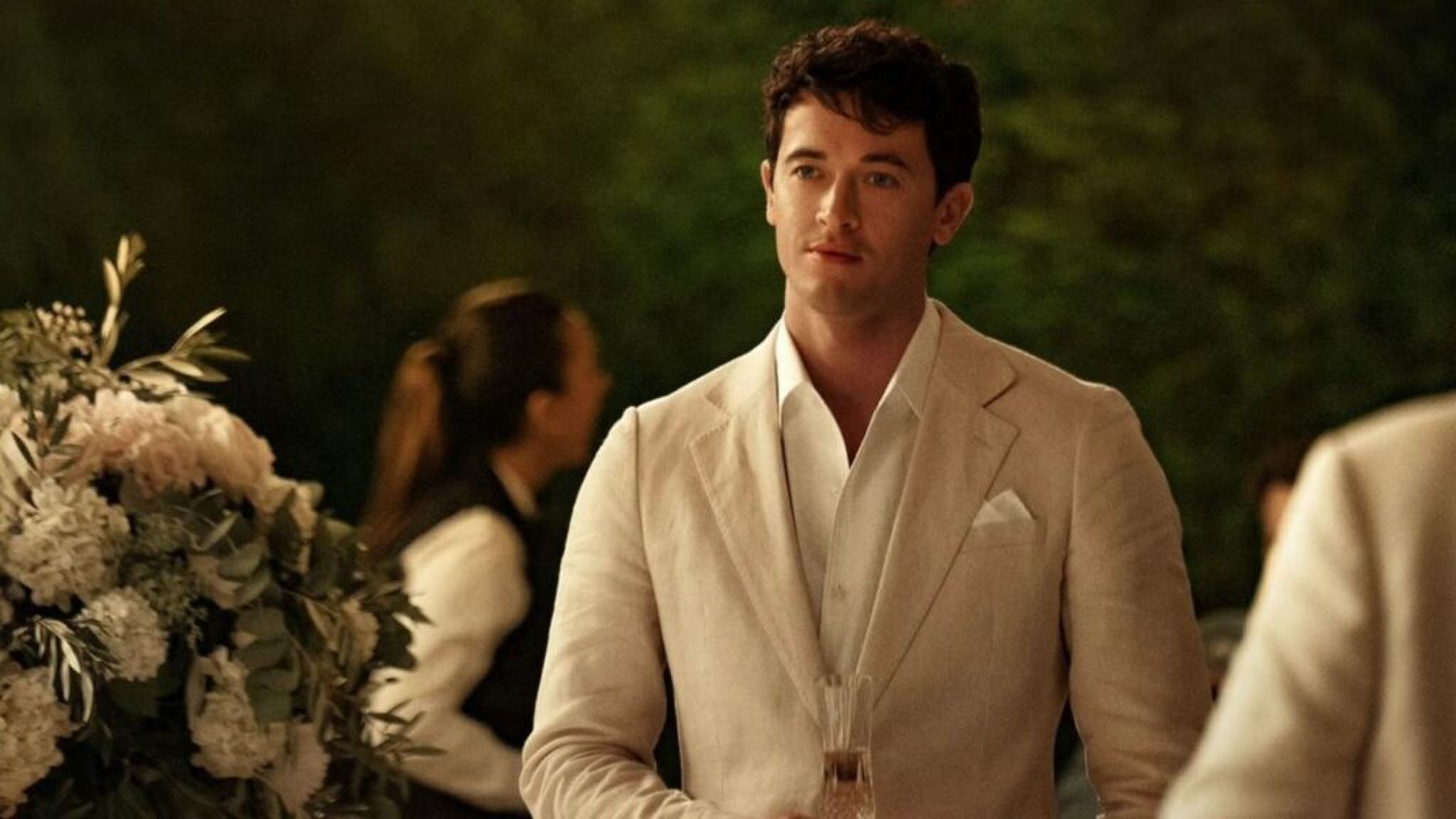 Déze knappe The Hunger Games-acteur is nu te zien in deze nieuwe ...