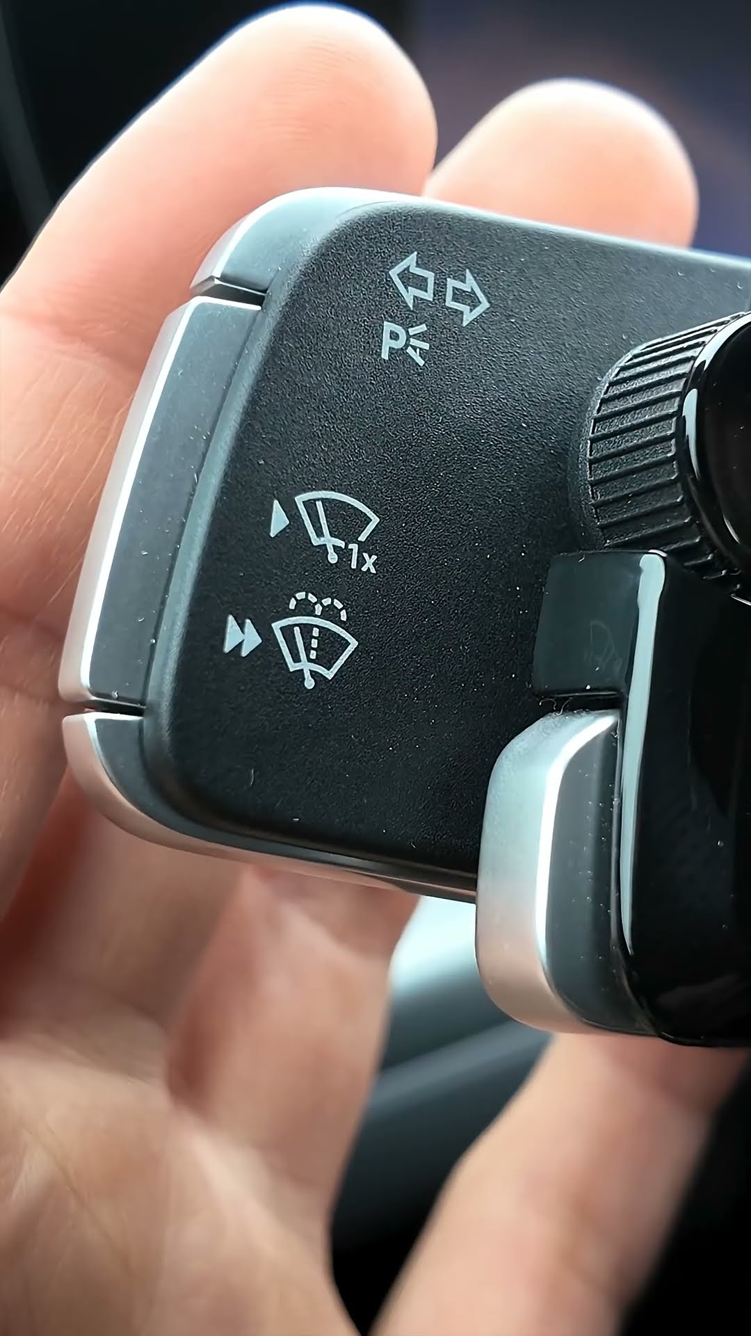 Audi Q3 unveils new indicator control concept