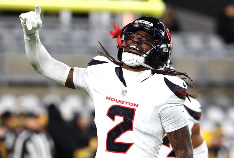Calen Bullock expands his game just in time for Texans vs. Patriots in ...