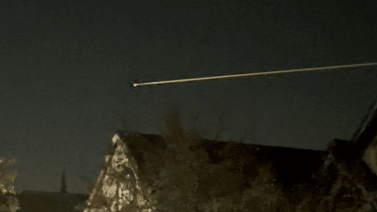 Videos: SpaceX Dragon capsule's return to Earth seen streaking across ...