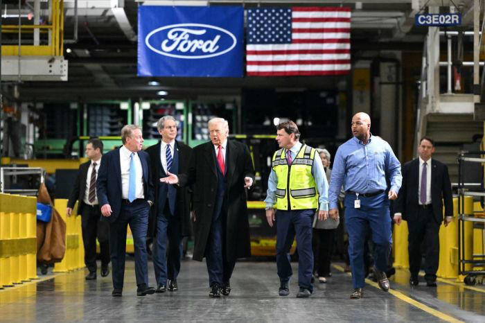 Evangelical leader criticizes Trump for flipping off factory worker ...