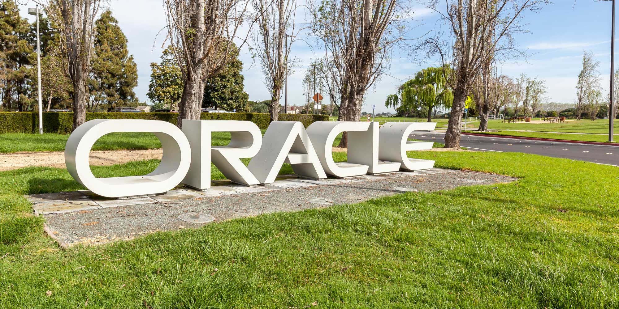 Bond, debt bond: Investors shaken, not stirred by Oracle’s borrowing ...