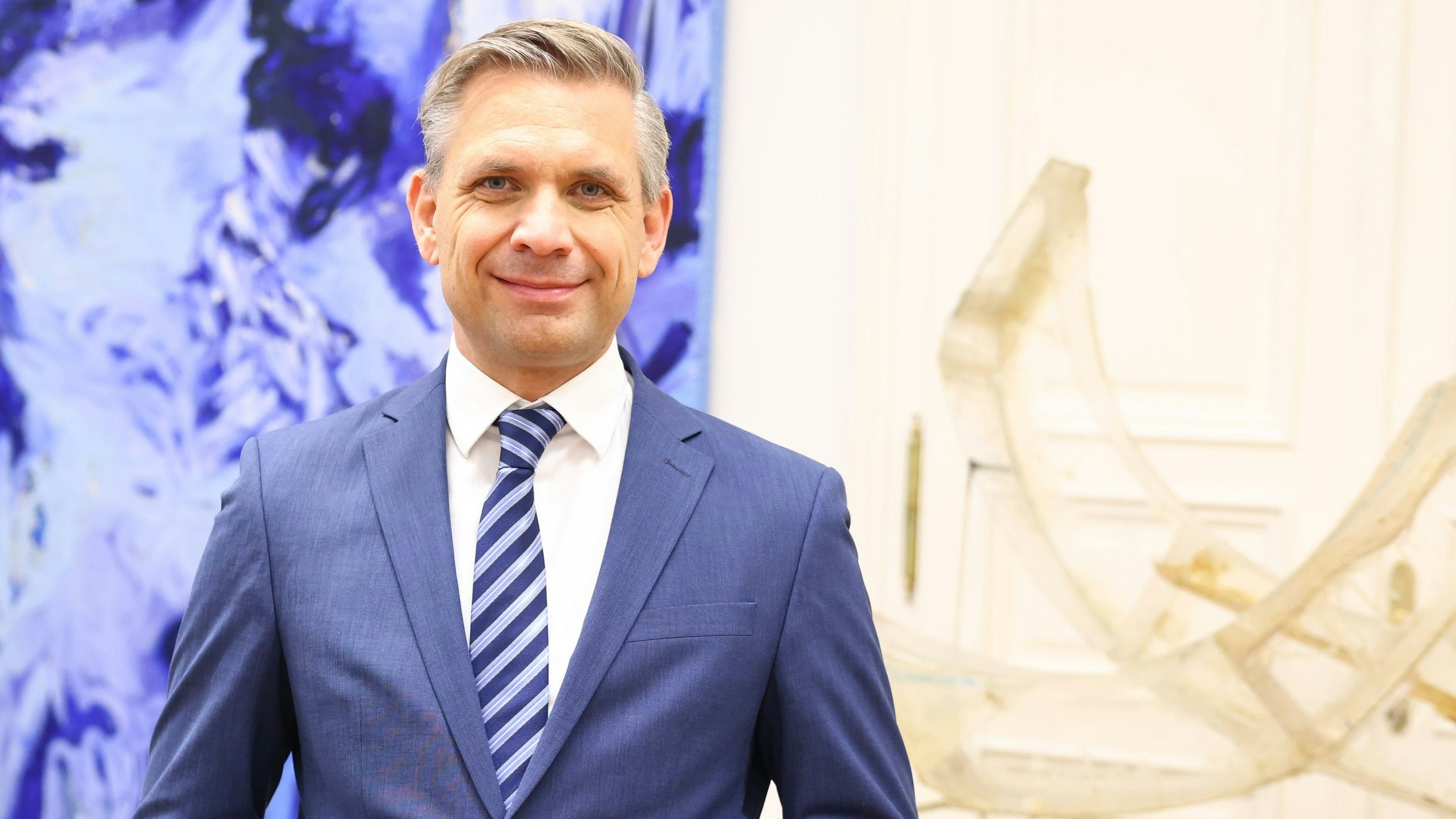 Zu den Top 10 gehören – Minister setzt sich Ziel