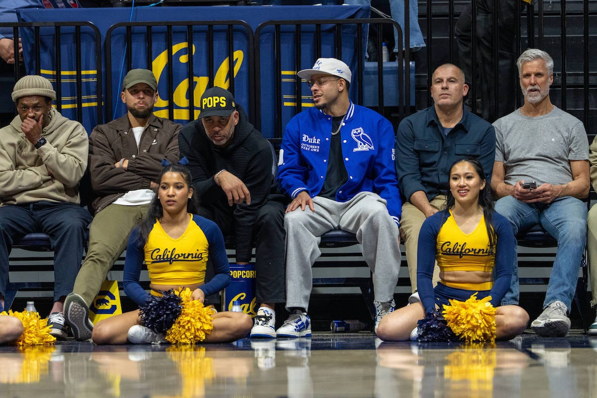 Duke greeted by two special guests in locker room after Cal win