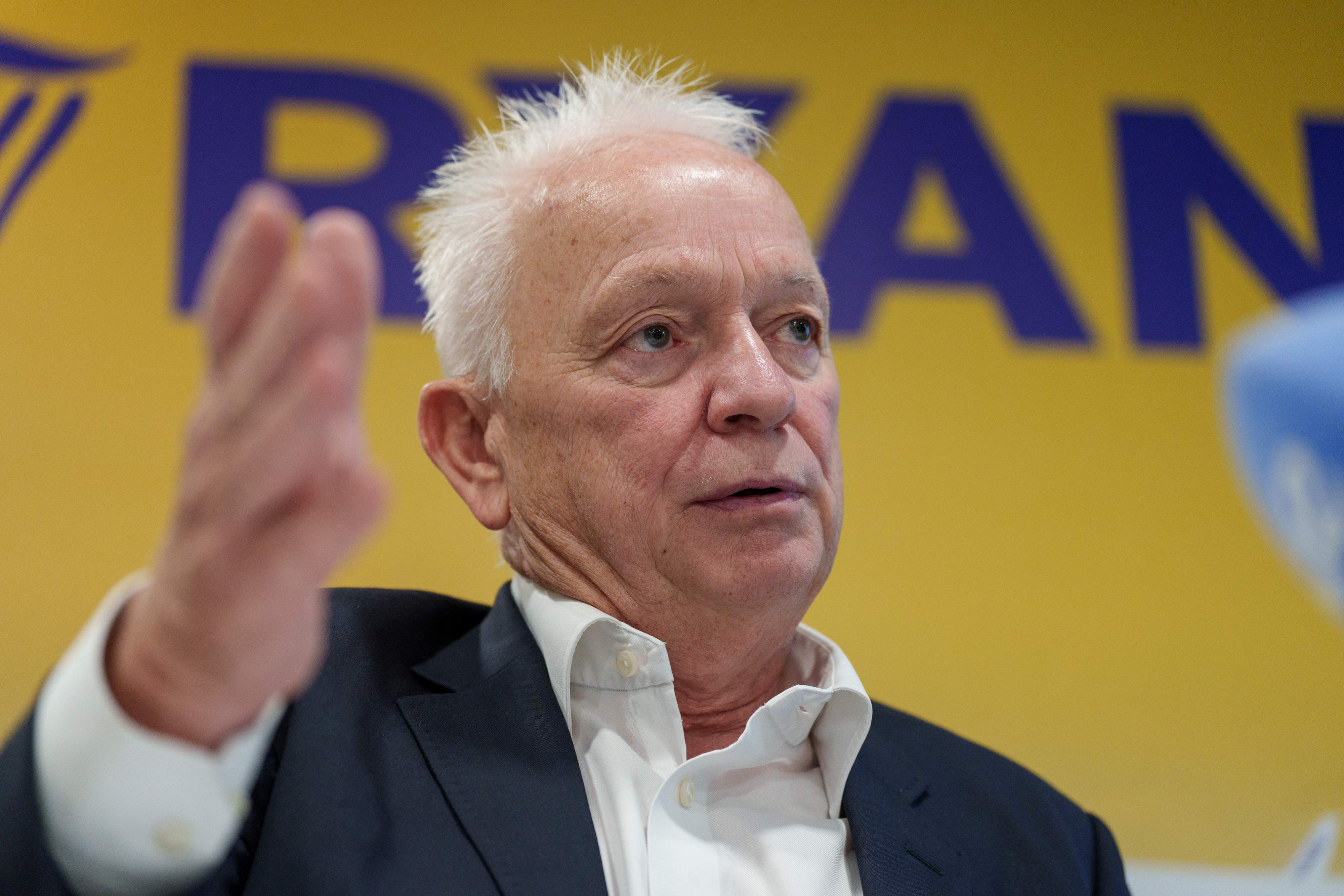 Ryanair responde a Aena: "Es de primero de economía" bajar el precio de ...