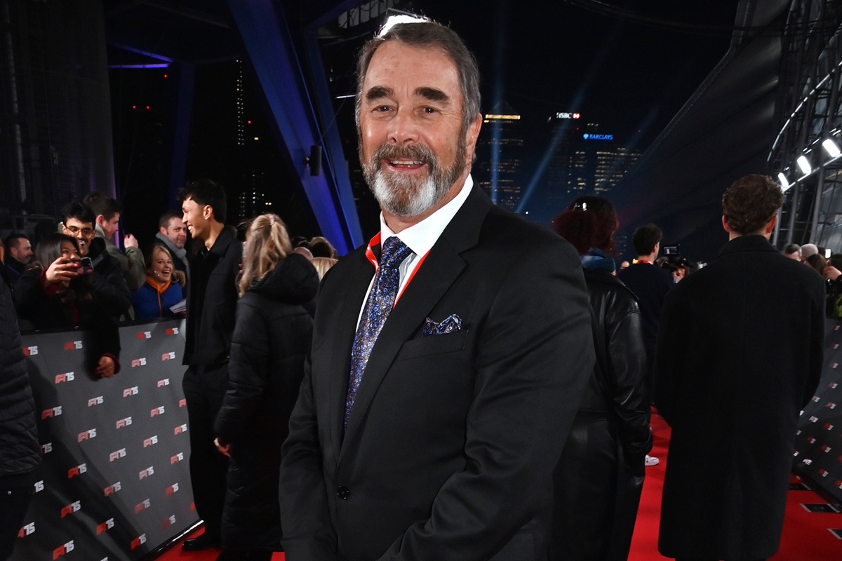 Nigel Mansell’s signed Williams helmet and IndyCar trophy head to ...