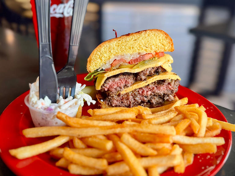 Iconic Daytona burger joint to close, searches for new location