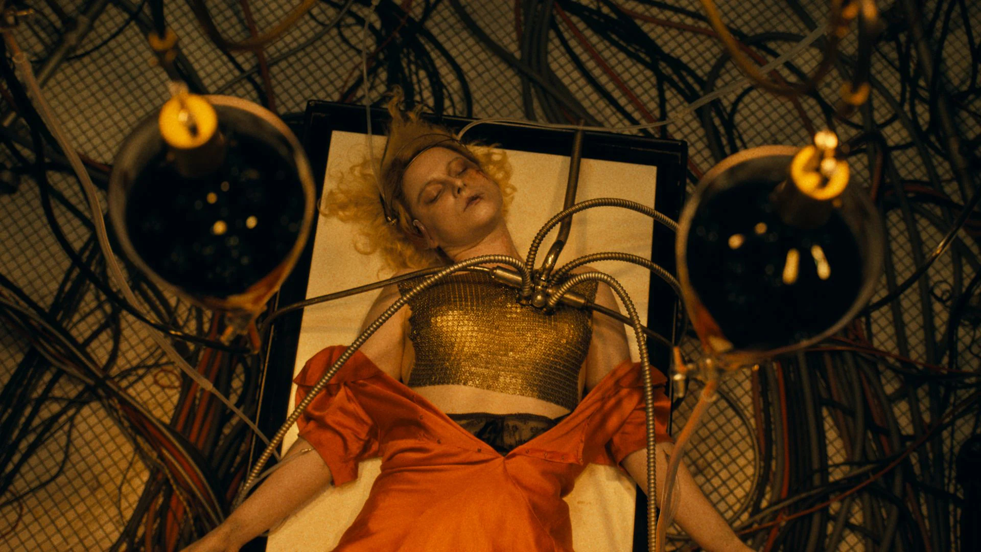 Christian Balen ja Jessie Buckelyn Frankenstein-leffa sai upean trailerin