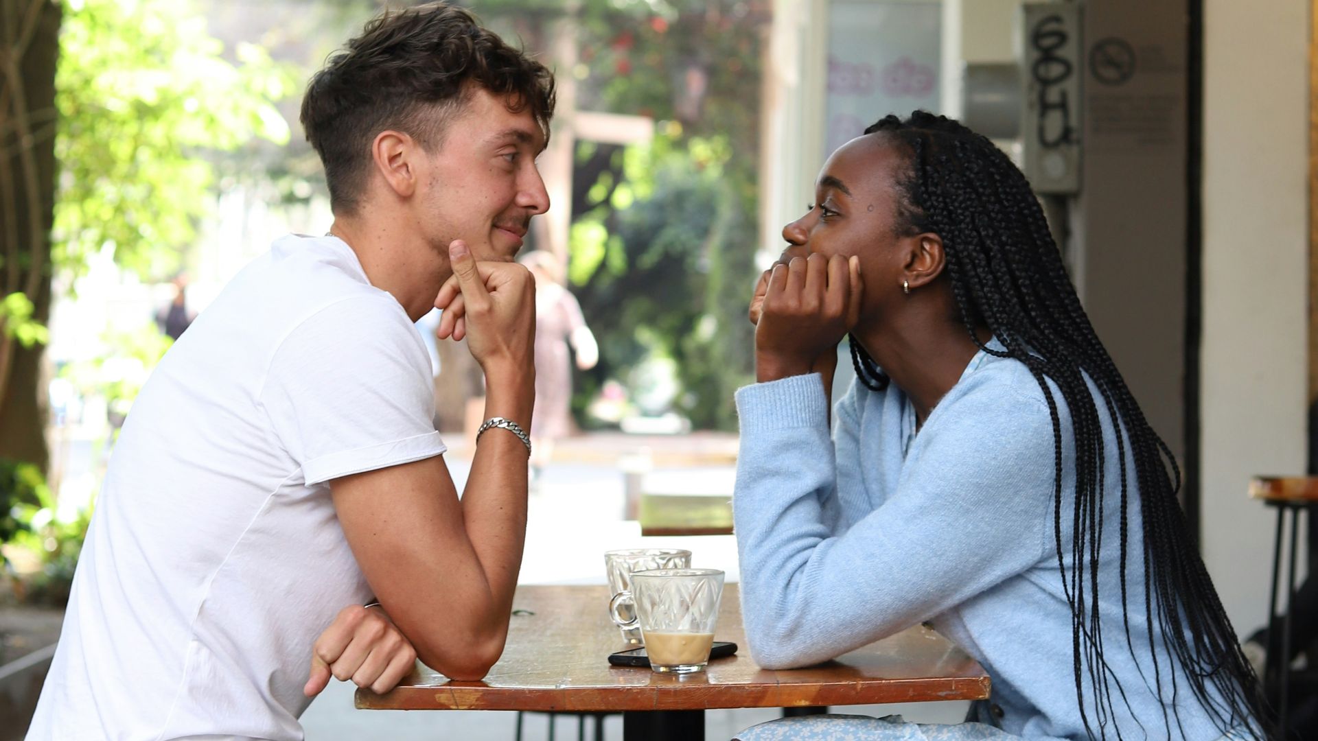 10 signs a man is serious about you & 10 that he’s just playing around