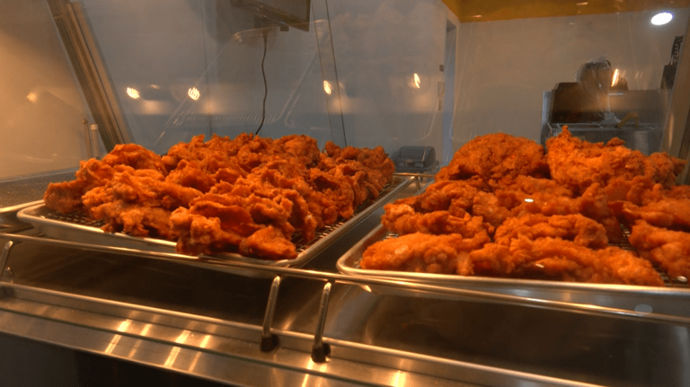 New chicken restaurant opens in Troy