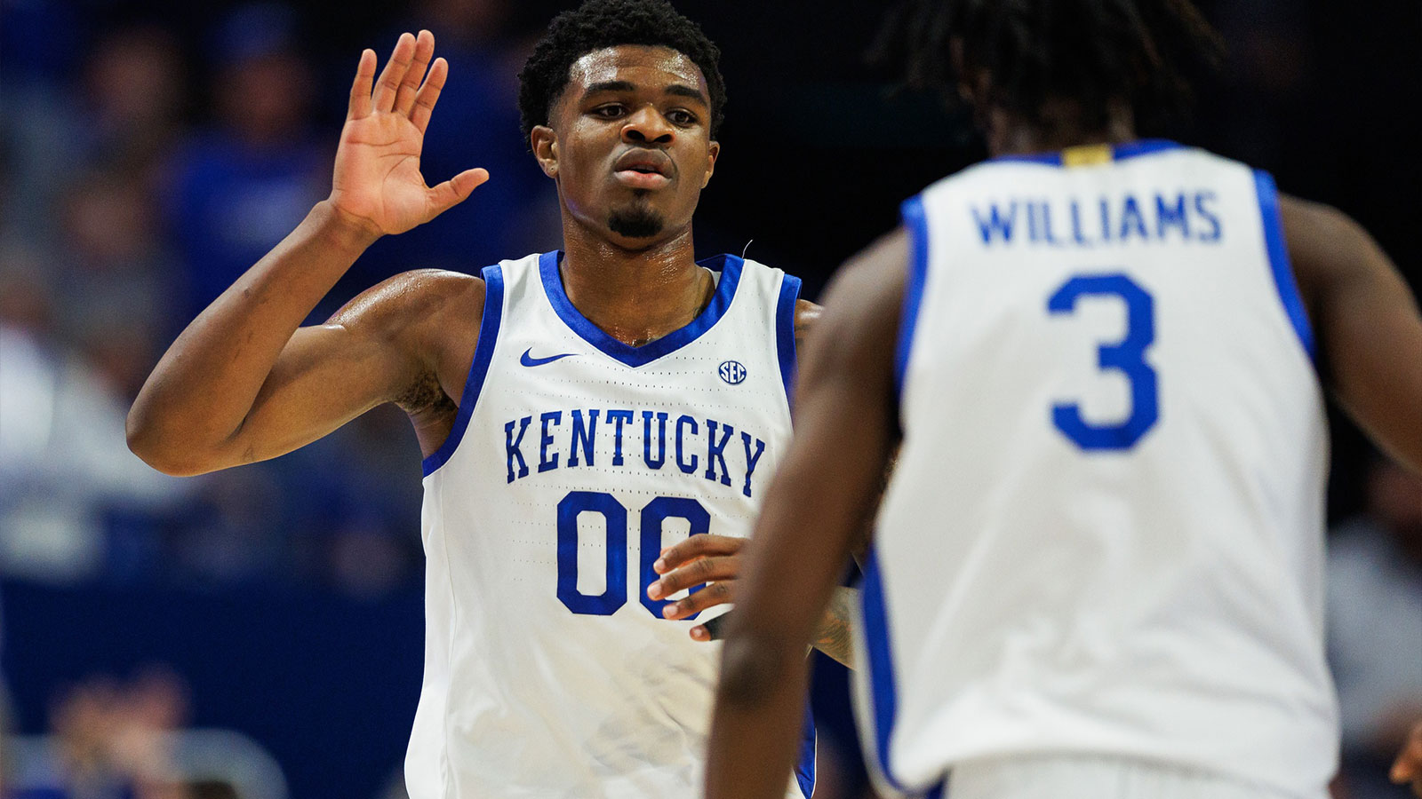 Kentucky basketball’s Mark Pope shouts out 'heroic' Otega Oweh ...