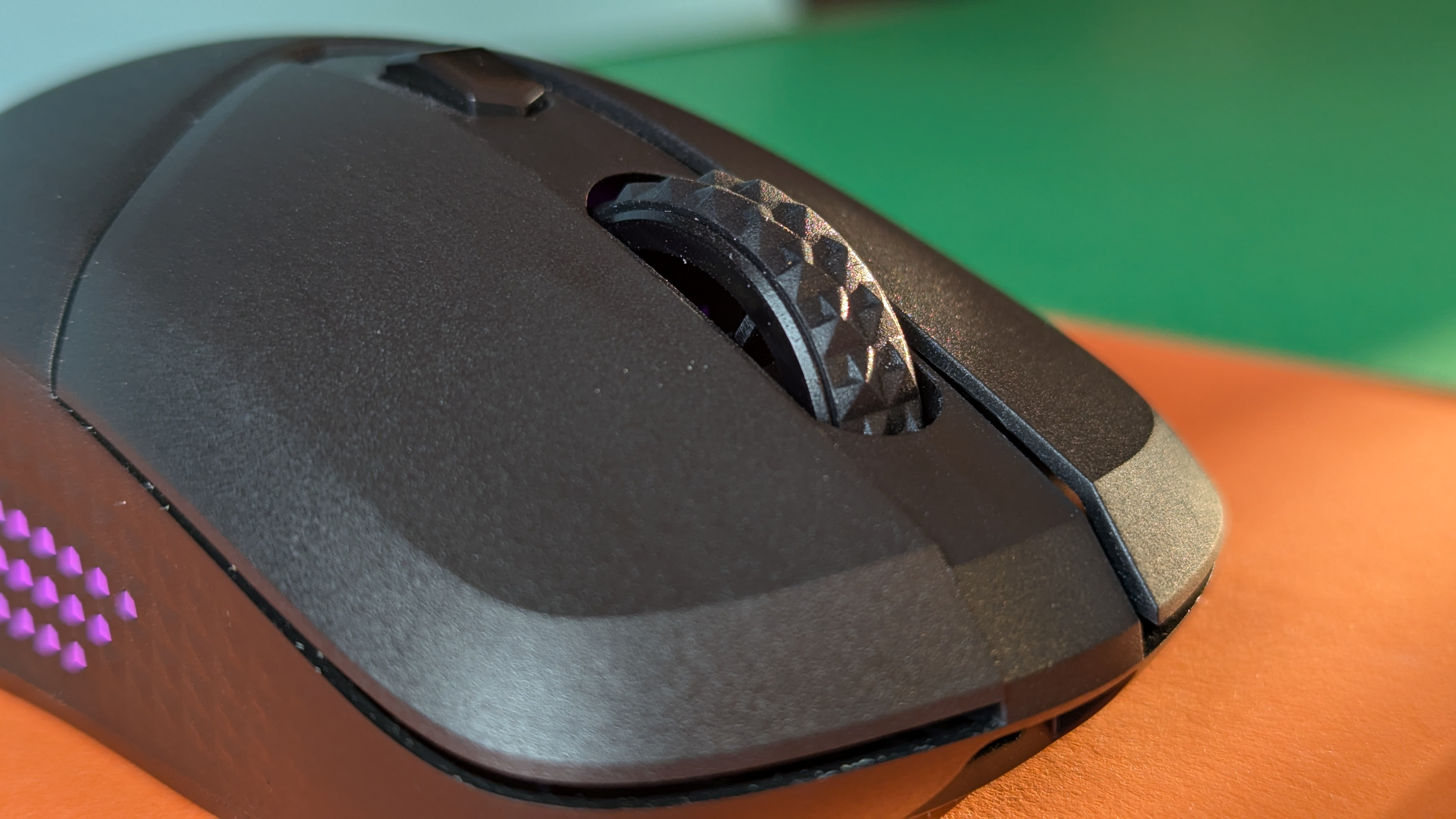 MSI Versa 300 Elite Wireless im Test: Kabellose Gaming-Maus mit starkem ...