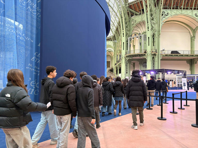 Au bicentenaire du Figaro, les jeunes découvrent l’exposition : « C’est ...