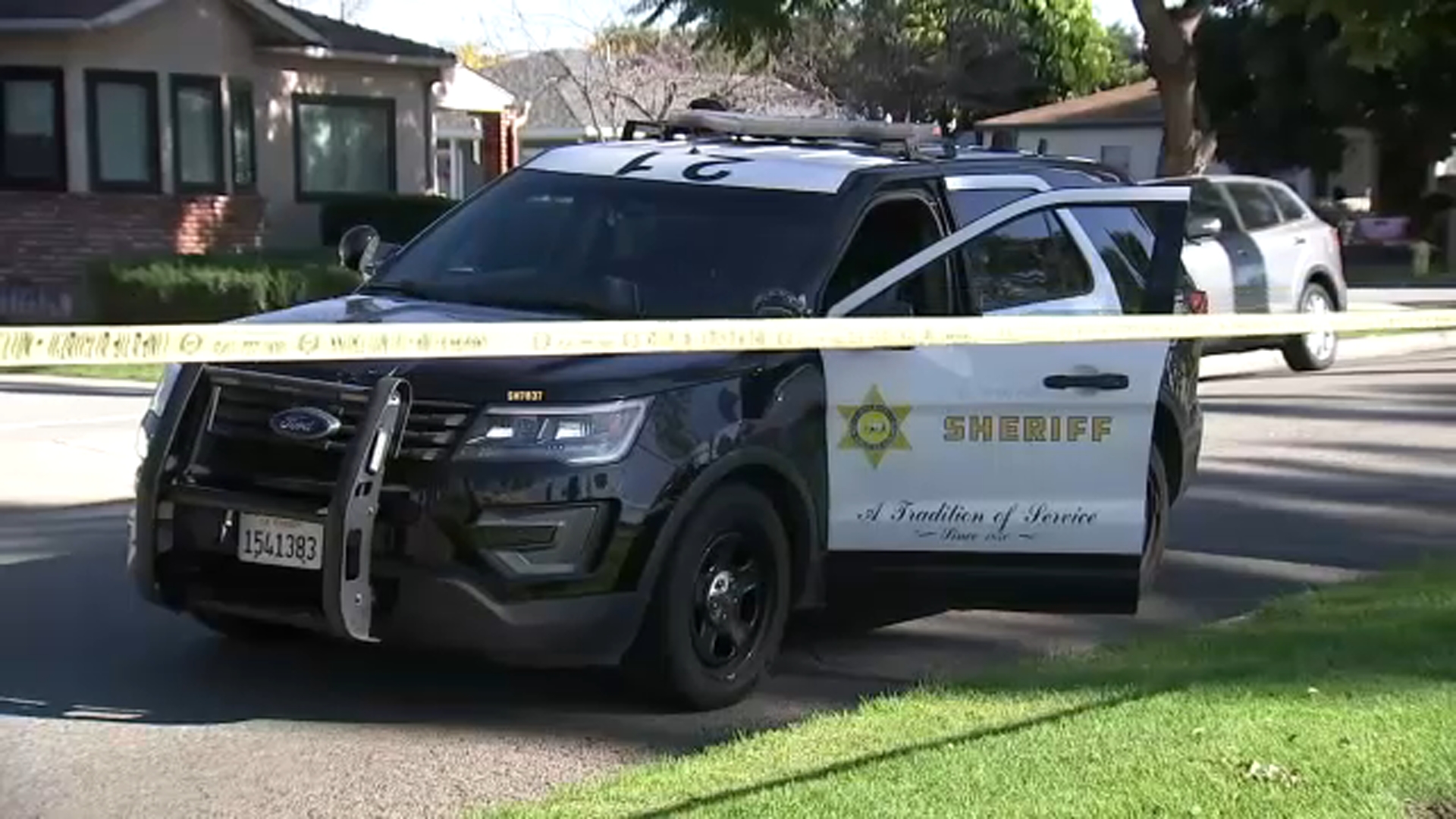 1 girl, 2 adults found dead after triple shooting at Lakewood home ...