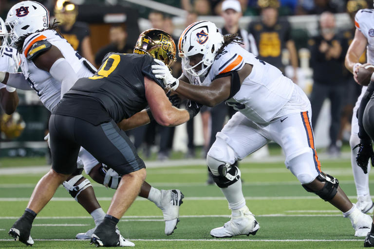 Auburn offensive tackle Xavier Chaplin officially signs with Florida State