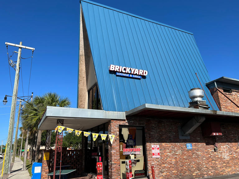 Iconic Daytona burger joint to close, searches for new location