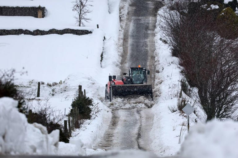 Households urged to 'cover letterboxes' as another Arctic blast sweeps ...