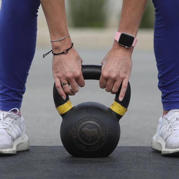 Qu’est-ce que les « swing Kettlebell », cet exercice qui promet de ...
