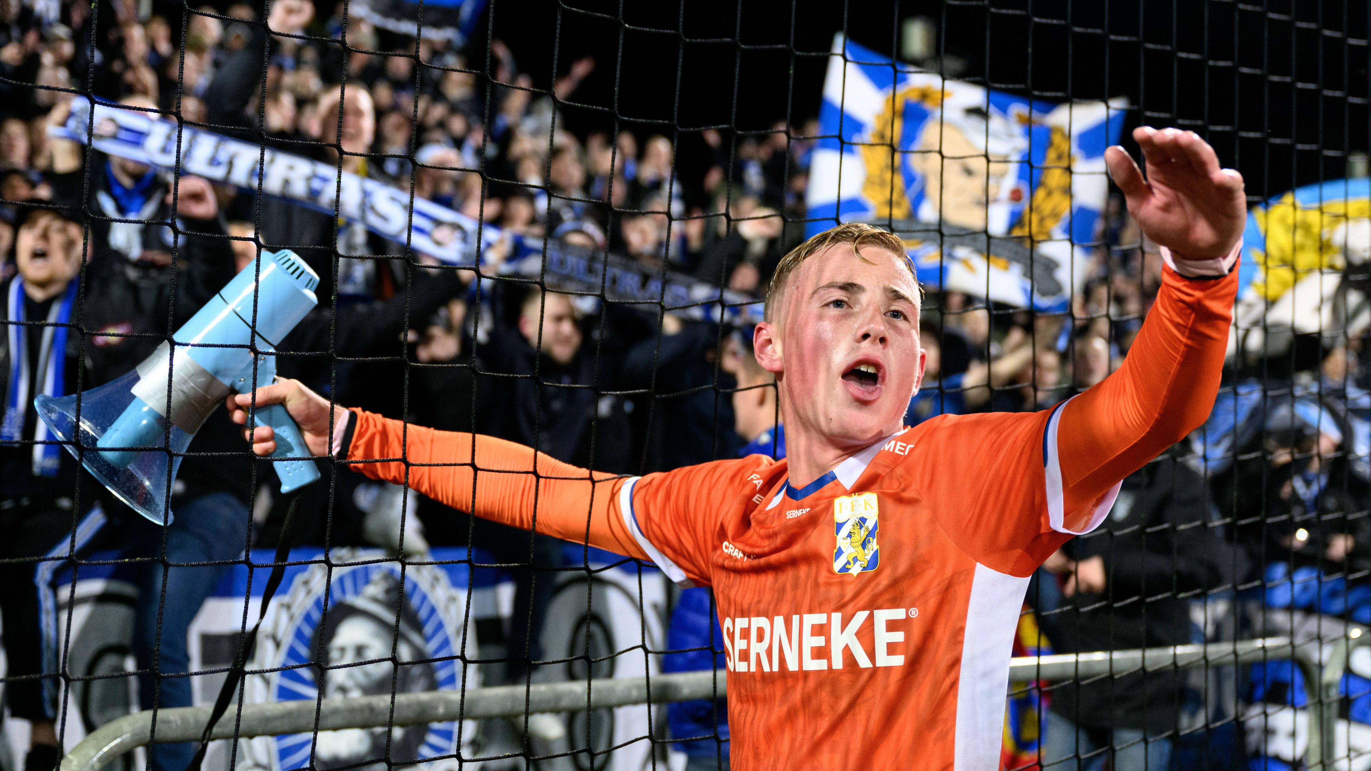 Door Ajax en PSV gevolgde middenvelder ver verwijderd van ...