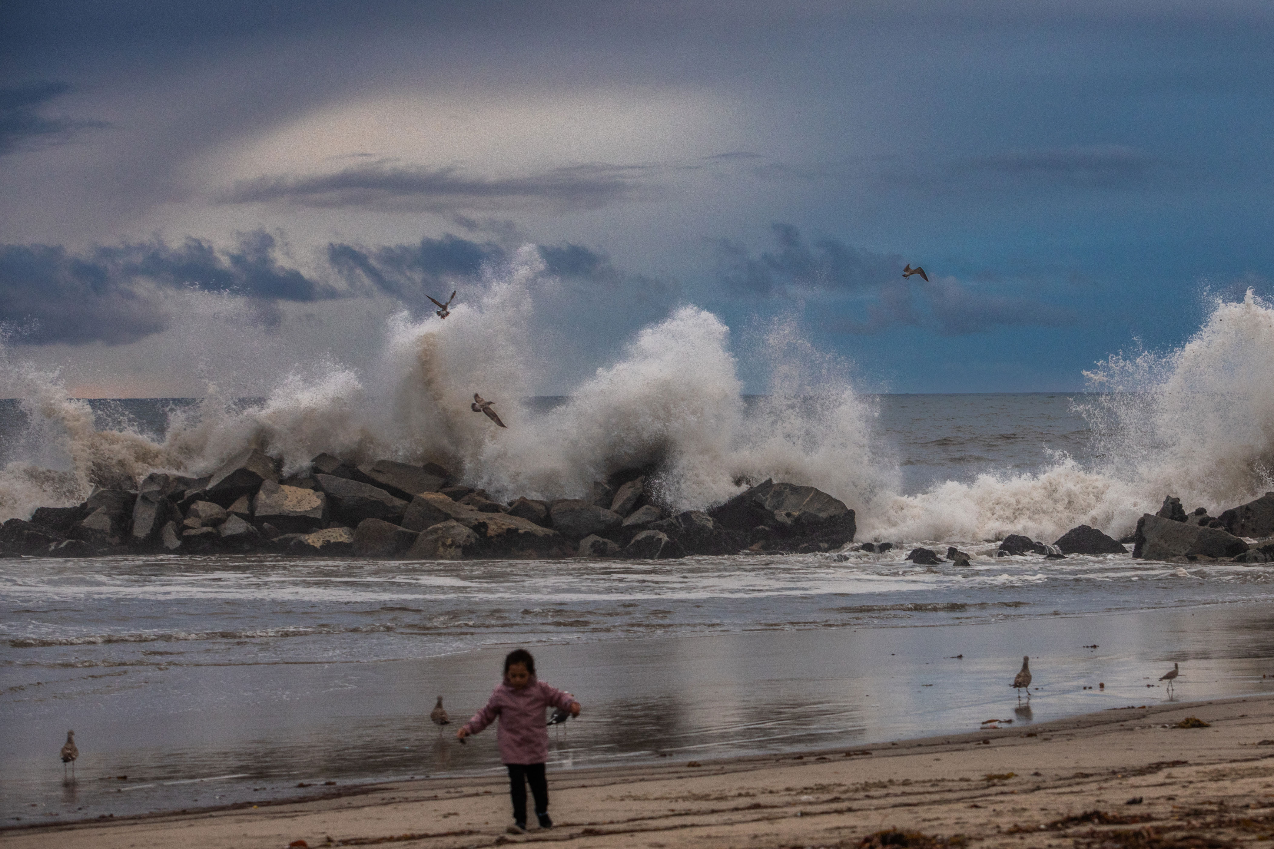 Weather warnings hit 90% of US coastline