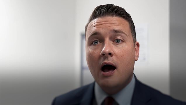 NHS waiting list falls to lowest level in almost three years