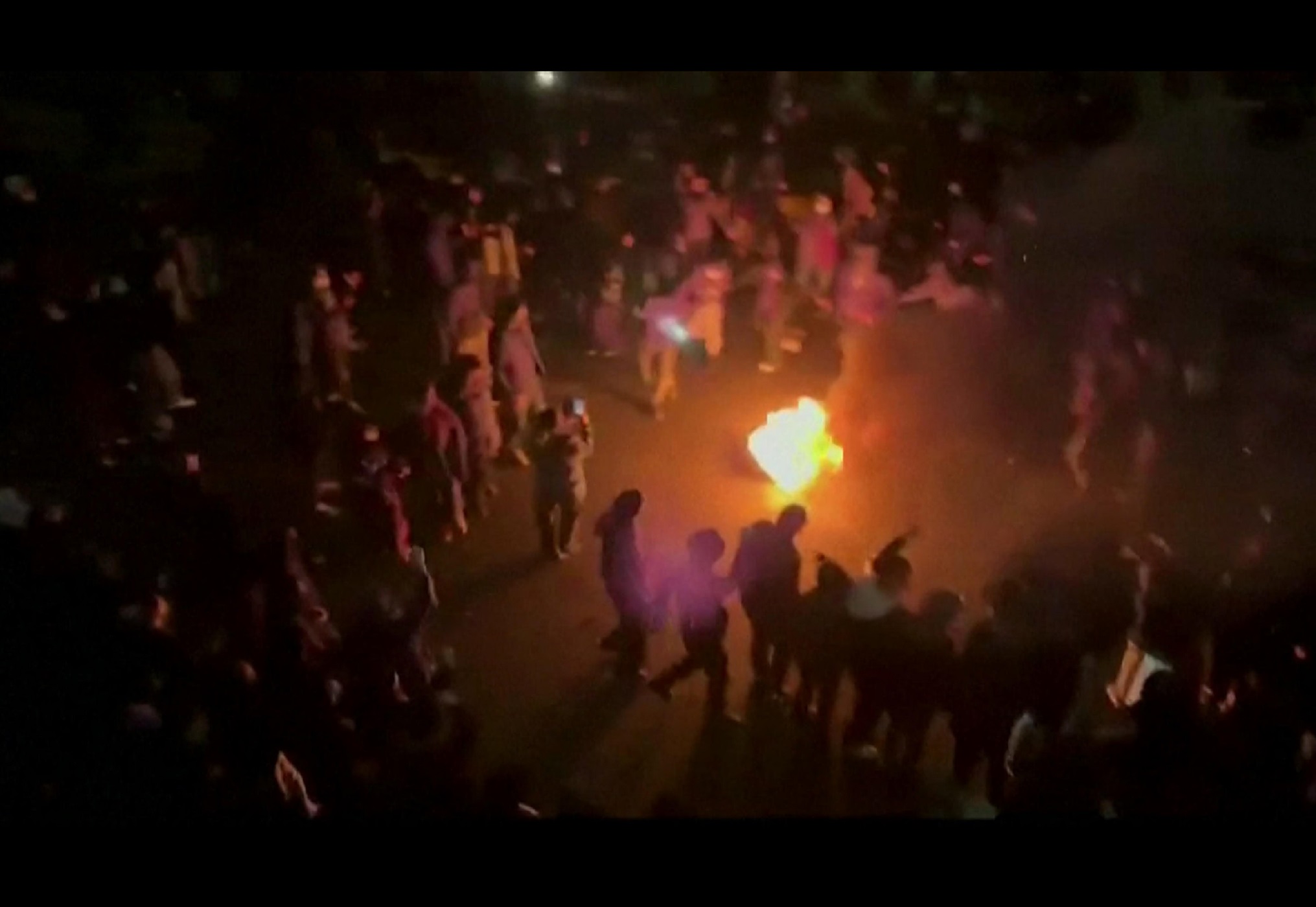 Mattarella: l'Iran censura la stampa per sterminare manifestanti con ...