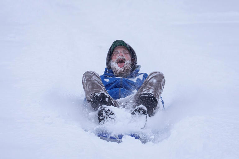 Snowfall warning lifted as Toronto digs out from major storm