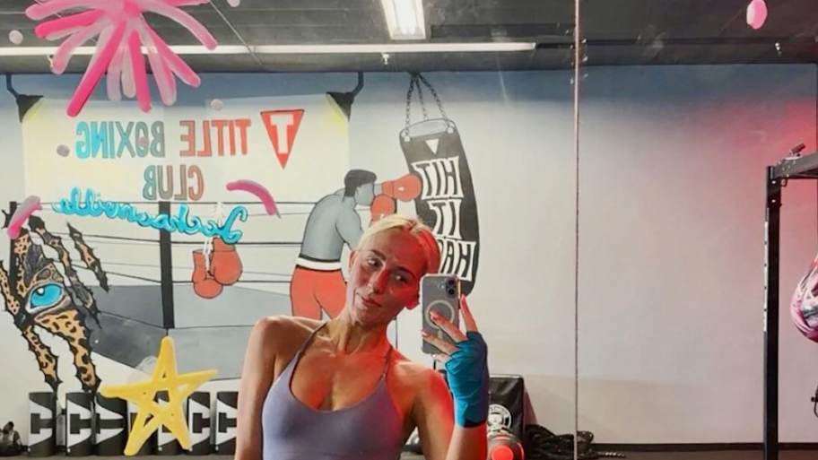 Carson Beck’s sister Kylie causes stir in workout selfie before Miami ...