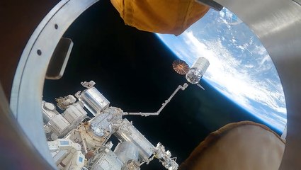 Cygnus spacecraft soared away from space station in amazing over Earth ...