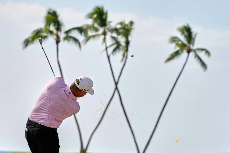 Defending champion Nick Taylor tied for Sony Open lead