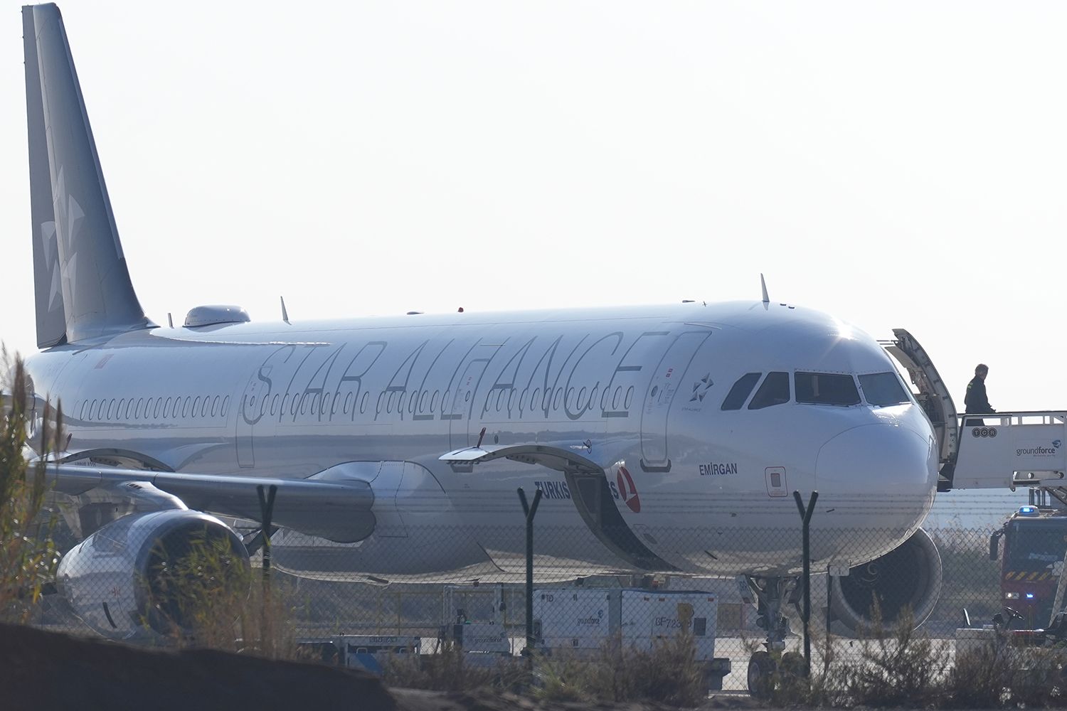 Plane passenger allegedly includes 'bomb threat' in hotspot network ...