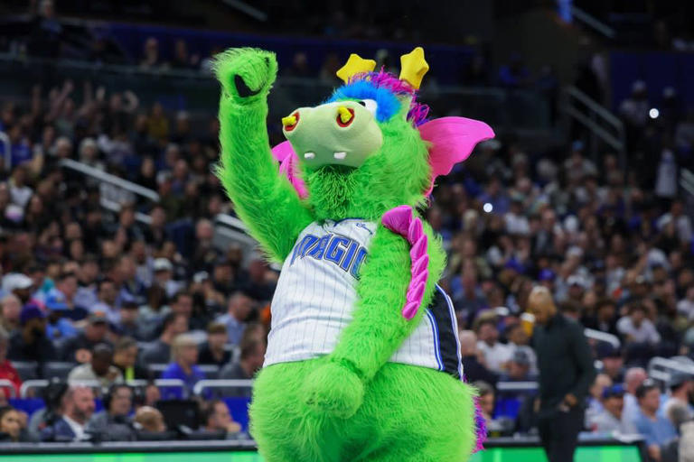 NBA game in Berlin: Ronaldo-Hommage inmitten der Wagner-Party