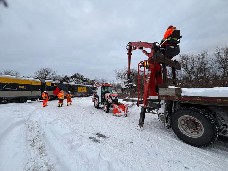 Toronto digging out after potentially record-breaking 22 centimetres of ...